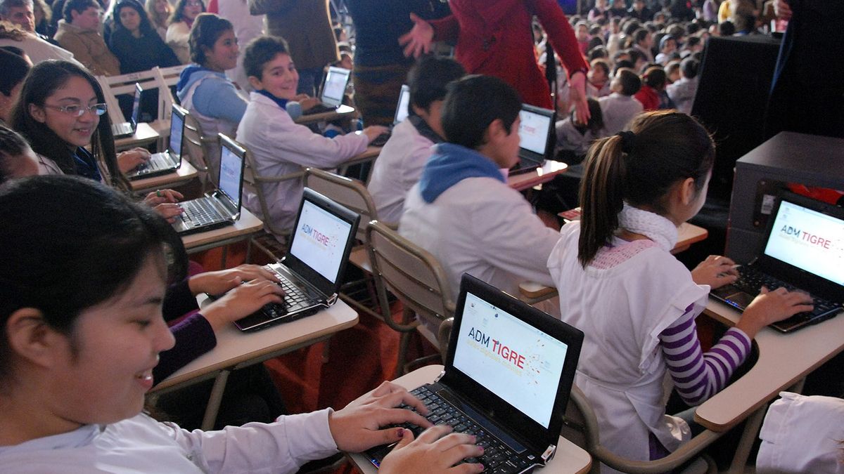 Aulas Digitales para 38 escuelas de Almirante Brown