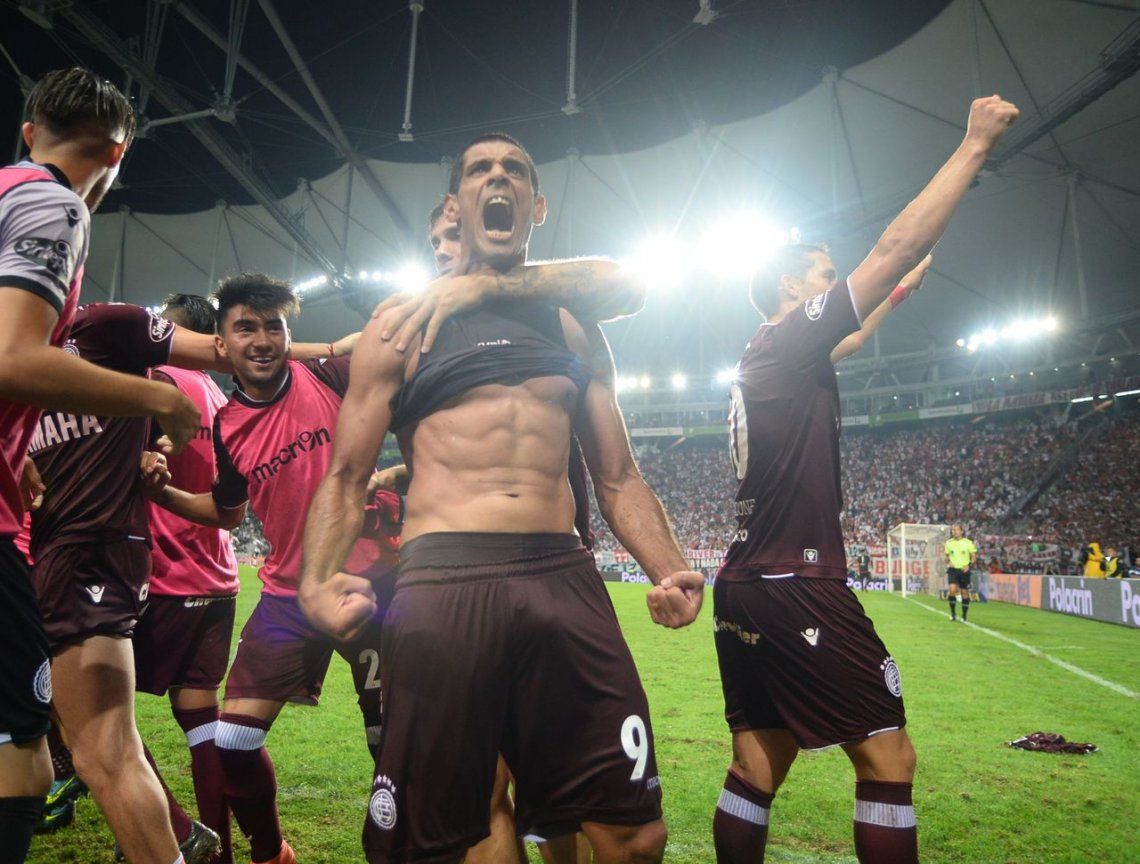 Todas las fotos de Lanús campeón de la Supercopa Argentina