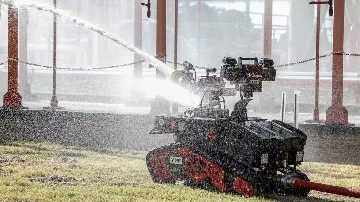Colossus, el nuevo robot bombero presentado por YPF