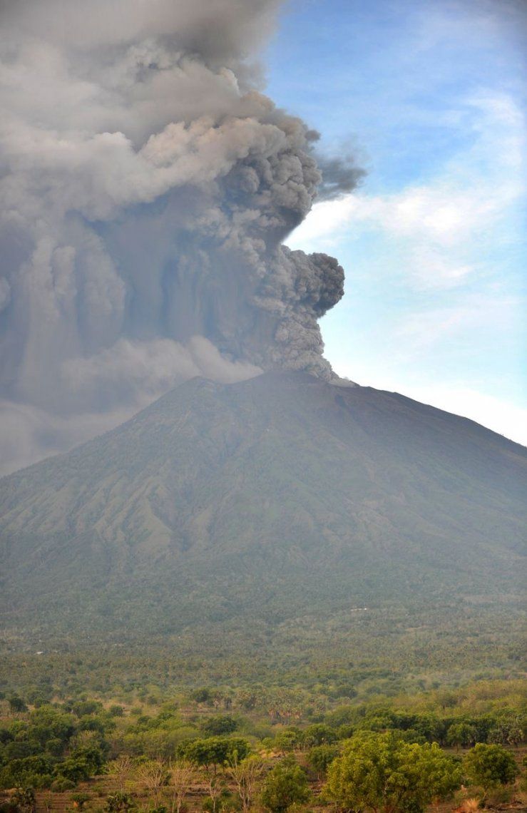Las impactantes fotos del volcán Agung