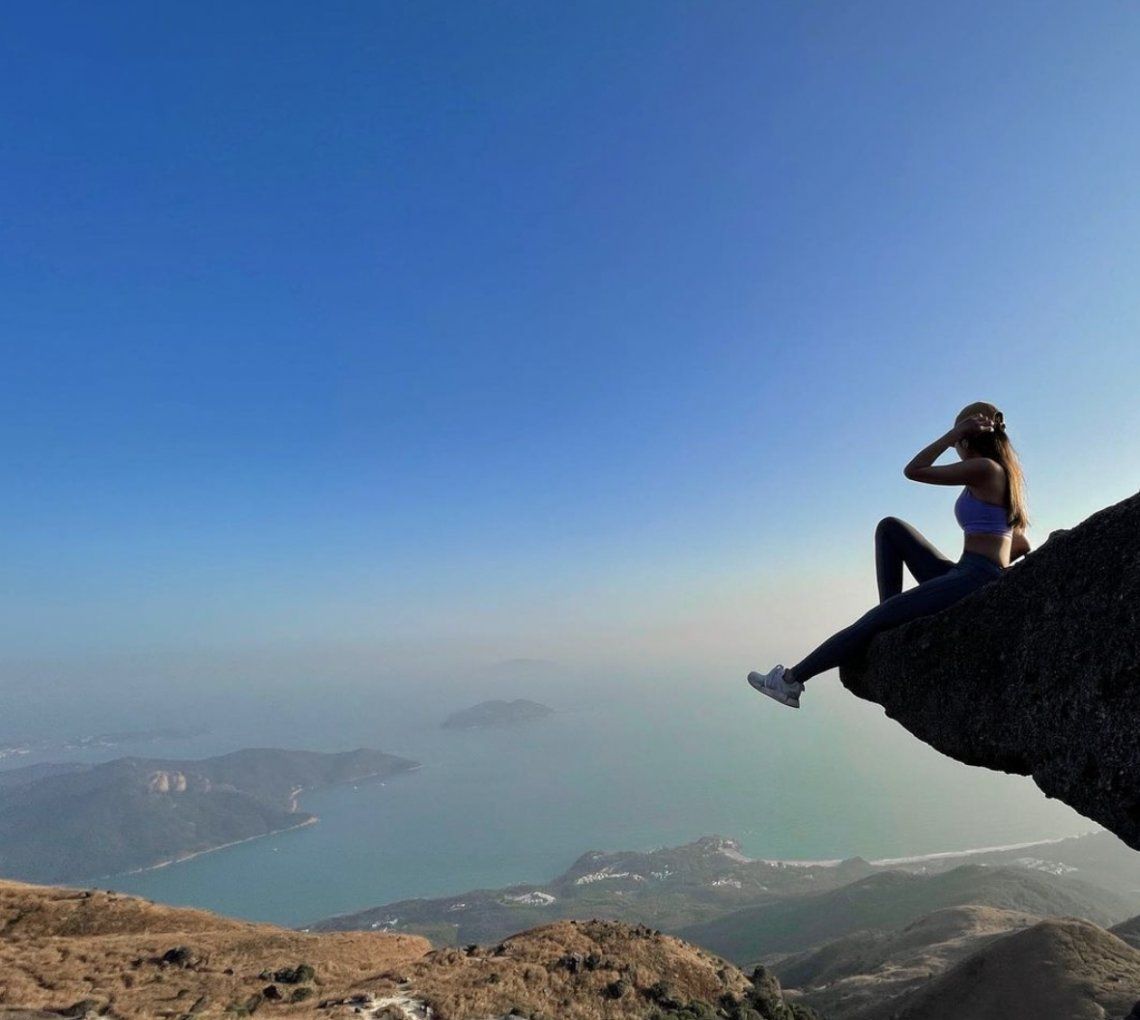 Hong Kong: estrella de Instagram que posaba en precipicios muere al ...