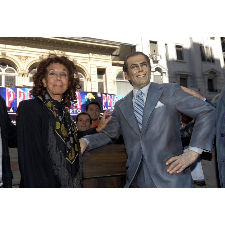 Como Olmedo, Porcel y Portales, Calabró ya tiene su estatua